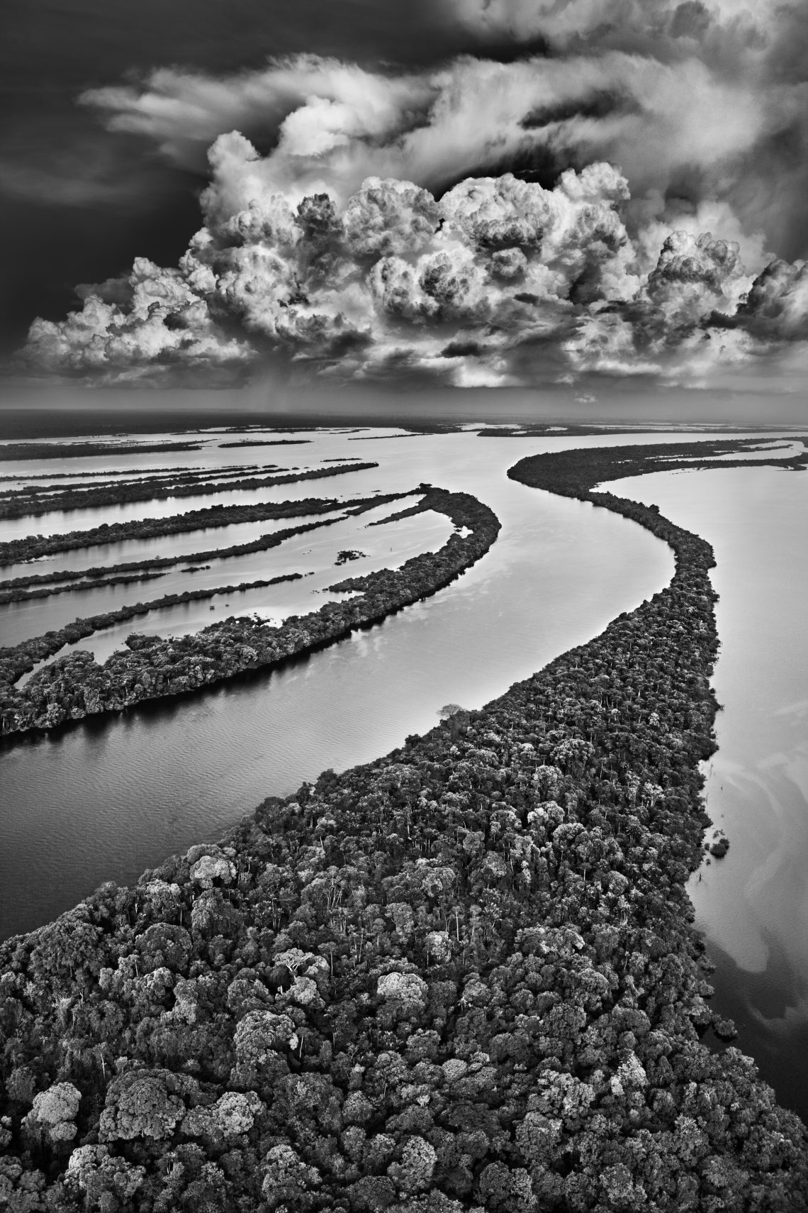«SEBASTIÃO SALGADO: AMAZÔNIA»