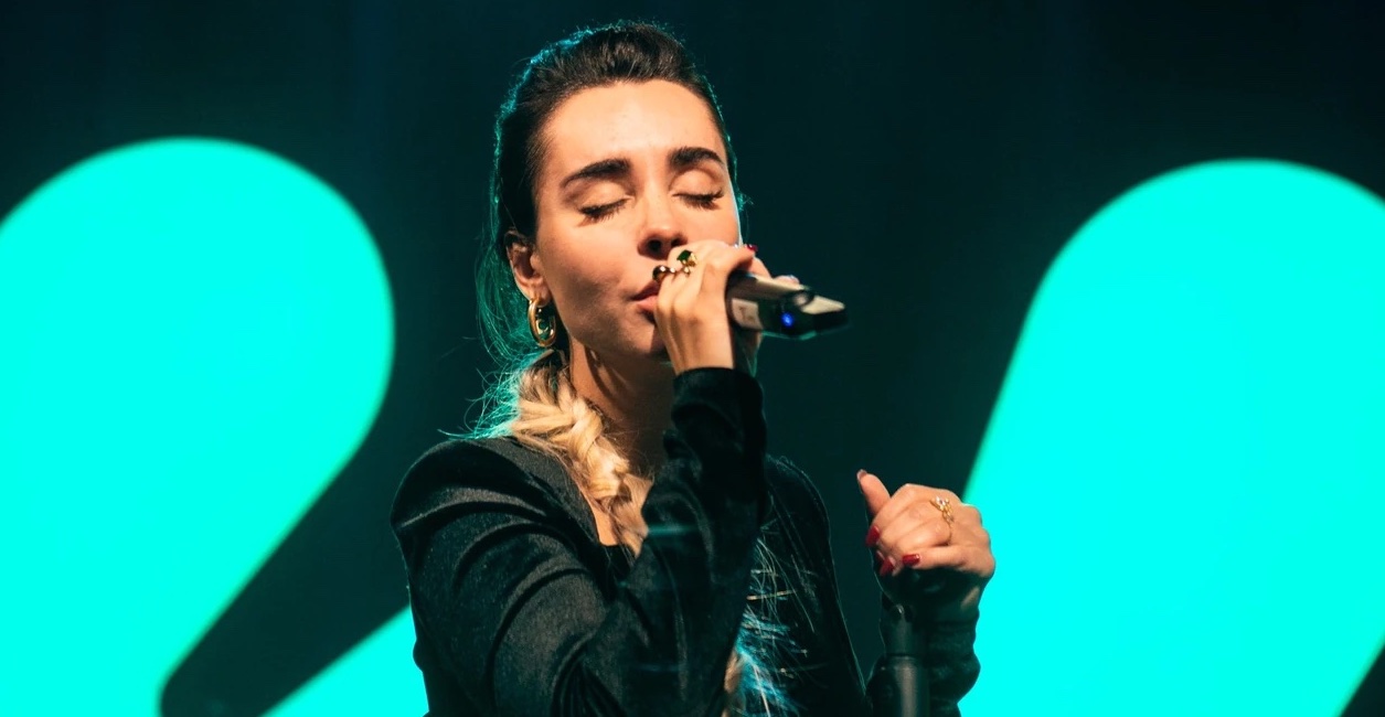 «SRF 3 BEST TALENT» JANUAR 2024: POP-SÄNGERIN UND SONGWRITERIN ILIRA ...