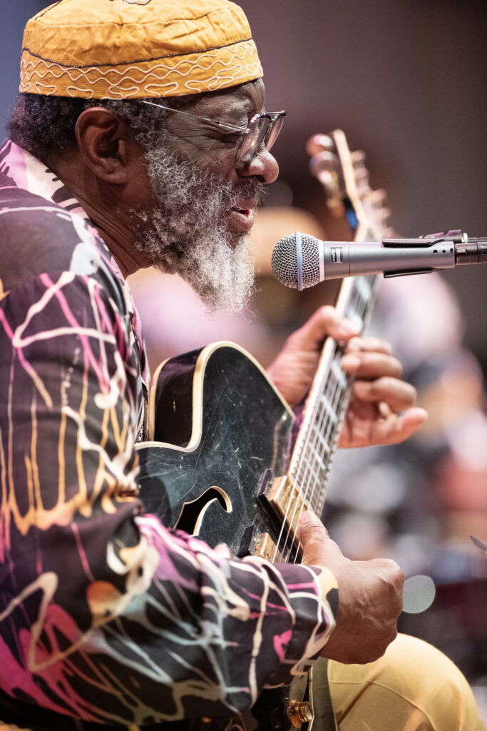 DER US-AMERIKANISCHE JAZZ- UND BLUES-GITARRIST JAMES «BLOOD» ULMER IST ...